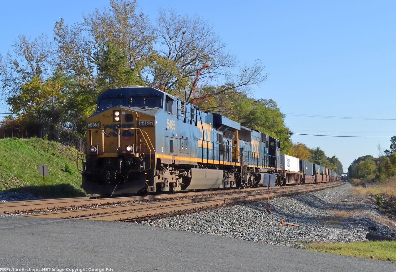 CSX 5485 and train Q141